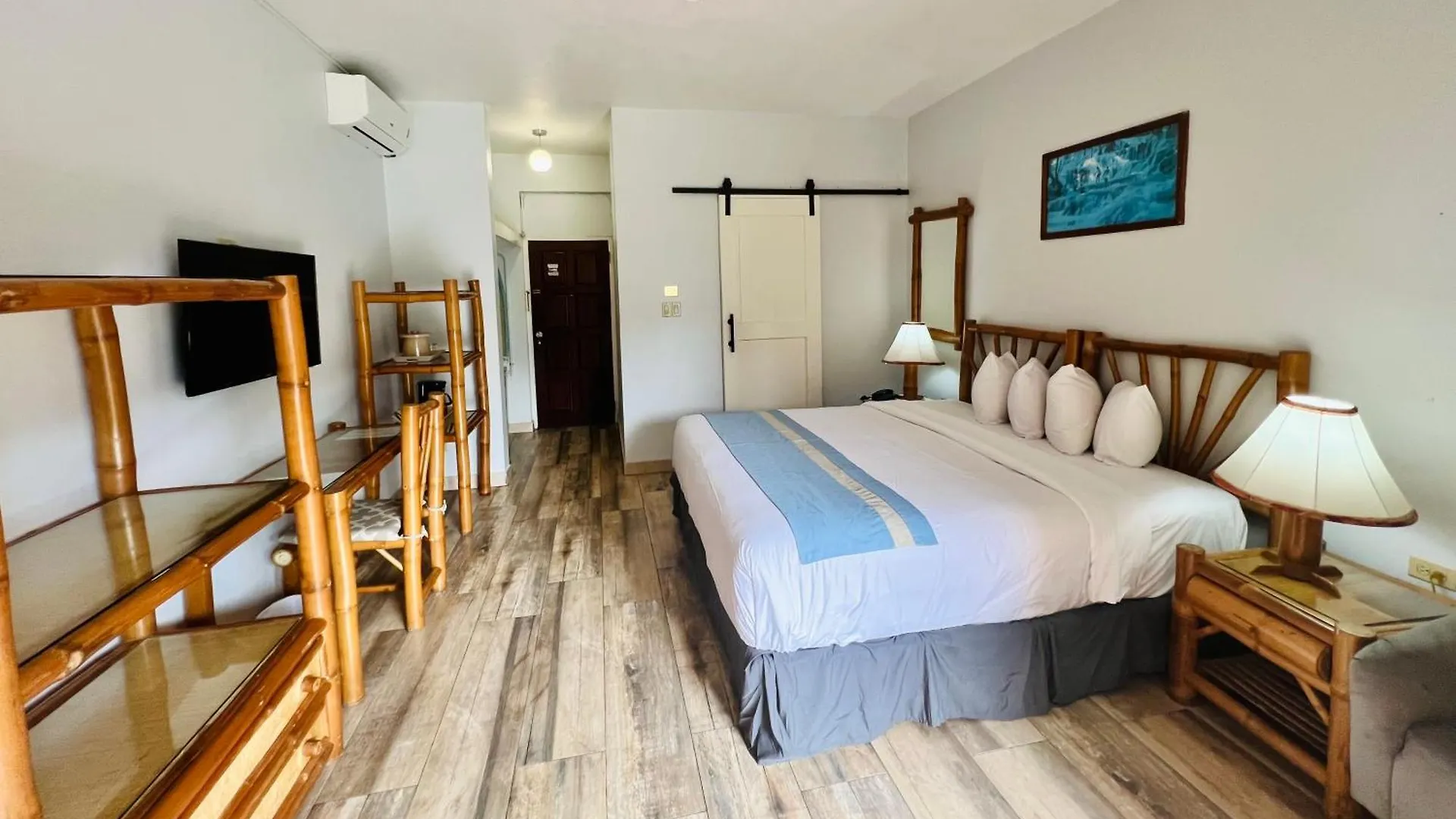 The 16 best resorts near Walter Fletcher Beach & Aquasol Theme Park in ...