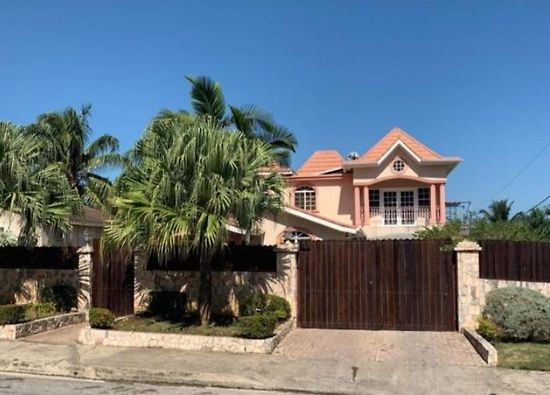 Choose from 16 Hostels near Walter Fletcher Beach & Aquasol Theme Park ...